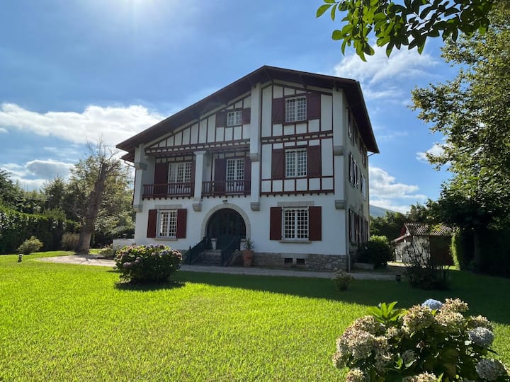 Grande Villa De Style Basque. - Sare