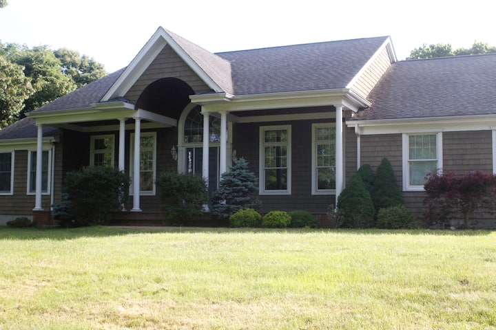 Spacious 4 Bedroom Vacation Home - Montauk, NY