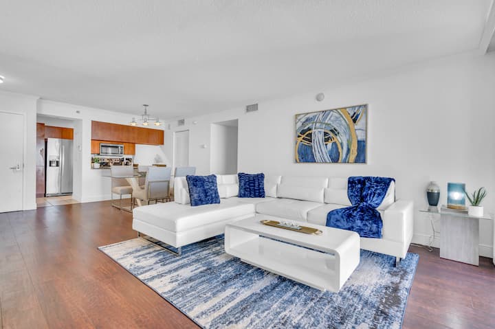 Ocean View Unit In Brickell With Parking - Miami, FL