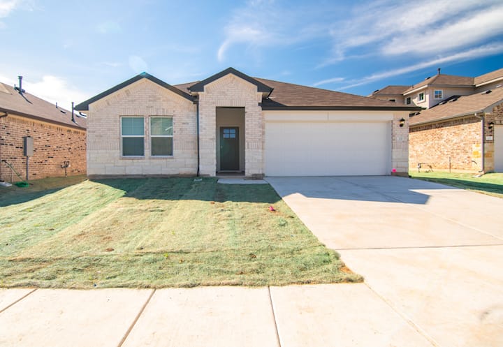 Briggs House *Min 28 Night Stay* - San Marcos, TX