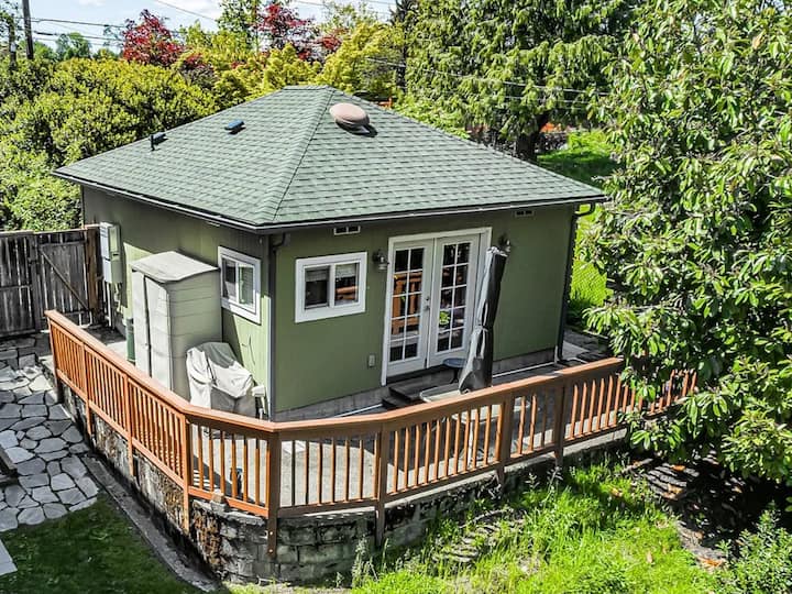 Private Studio - Full Kitchen, Laundry, Parking - Seattle, WA