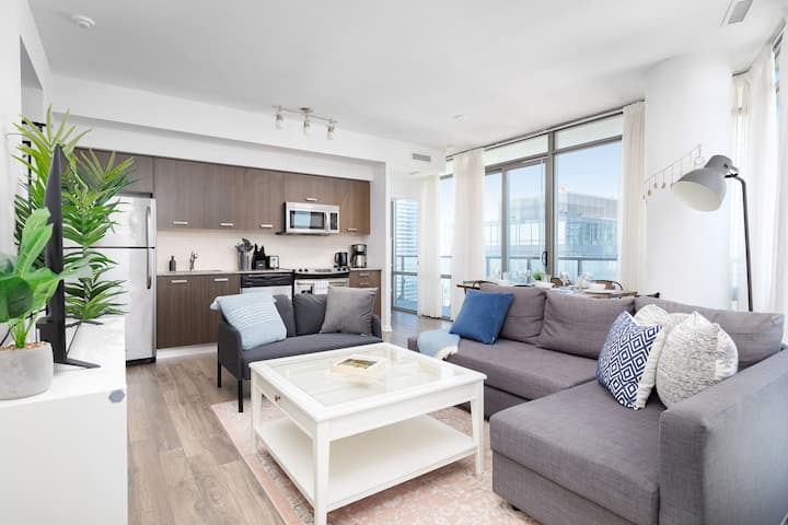 2br2ba W/cn Tower Skyline View! - Port Hope