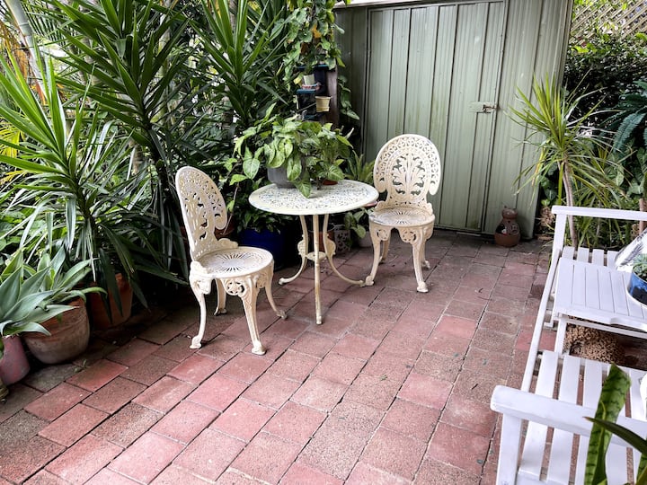 Retro Flat With Garden Outlook - Terrigal
