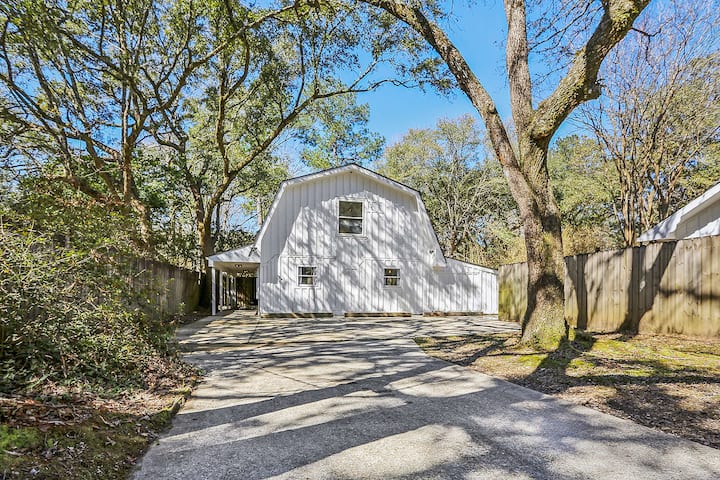 Whispering Oaks "The Barn" - Abita Springs, LA