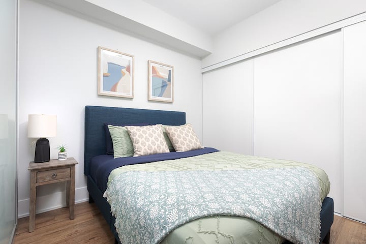 Travellers Condo Near Cn Tower - Port Hope