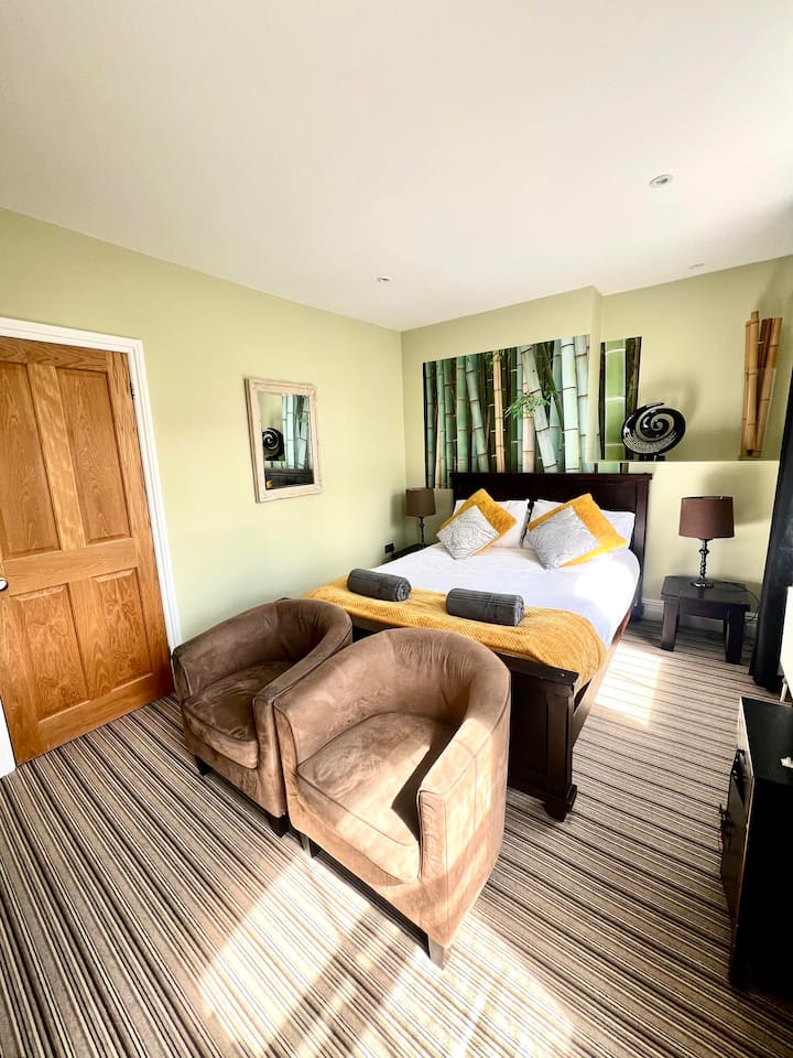 Grand House; 5 Mins To Beach W/ 6 Beds, 6 Bathroom - Mudeford