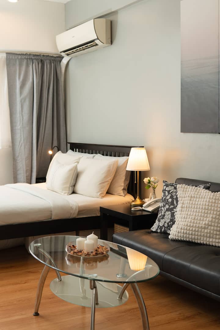Sleek Studio Penthouse; Greenbelt Makati Park View - Makati
