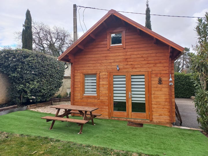 Jolie Petit Chalet à Louer - Mornas