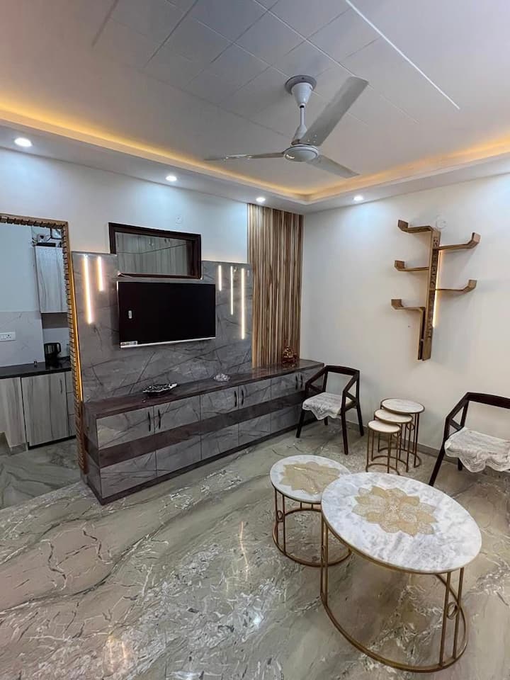 Luxurious 2 Bedroom Apartment In South Delhi - Neu Delhi