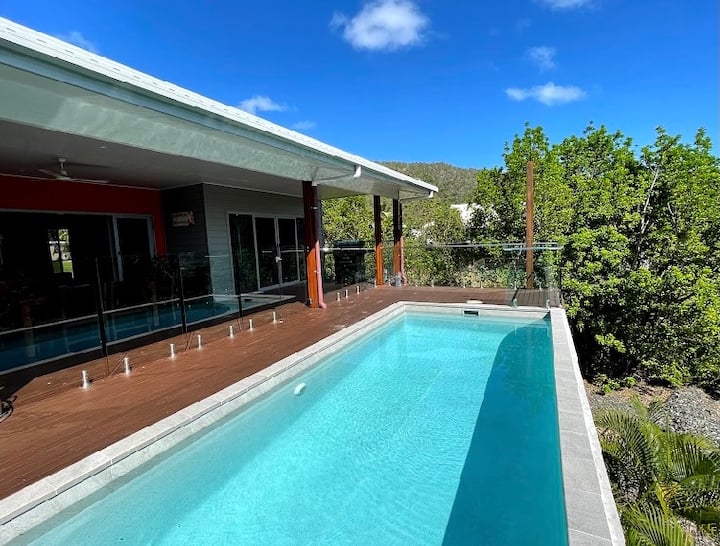 Flame Trees - Beachfront In Hydeaway/hideaway Bay - Dingo Beach