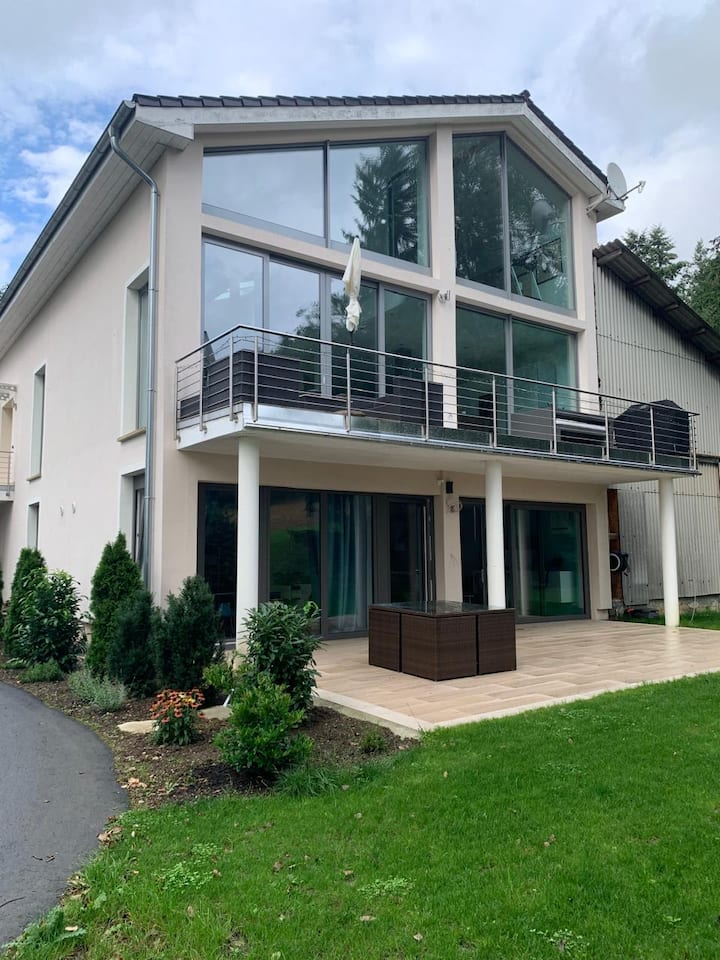 Modern 2-bed Forest Retreat - Bad Camberg