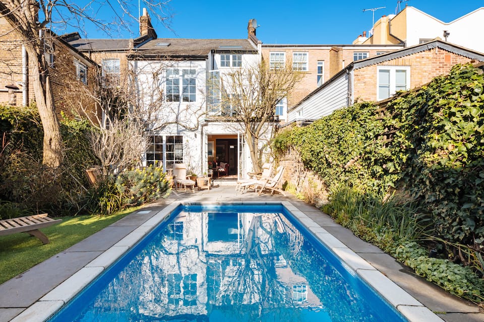 Luton House Holiday Rentals - England, United Kingdom | Airbnb