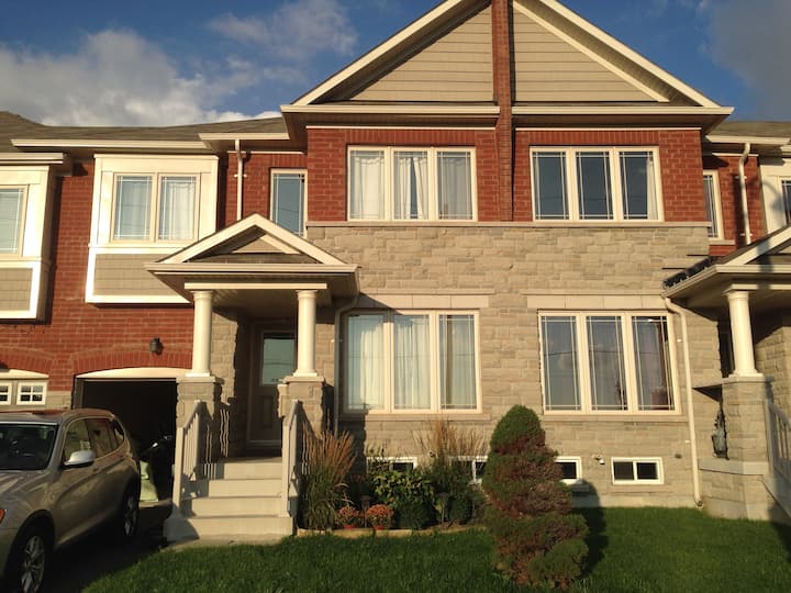 Cozy & Modern Furnished Private House - Richmond Hill