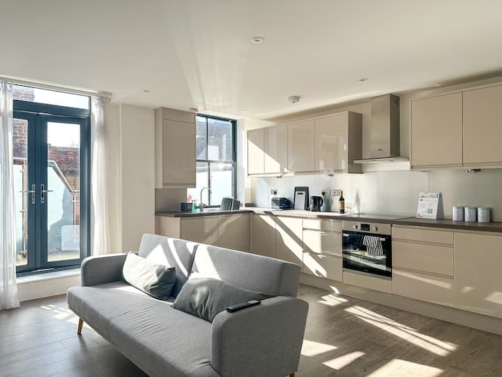 *New* | St James - City Centre Modern Apartment - Canterbury