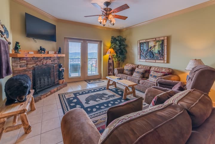 Bear's Den • Mountain View Condo - Pigeon Forge, TN