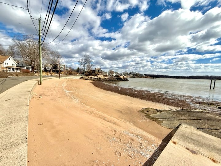 Beautiful 3-bedroom By The Beach - Branford, CT