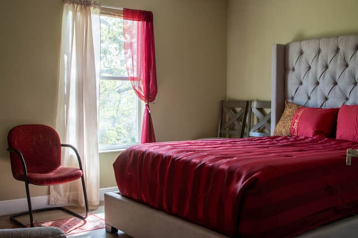 Upstairs 1 Bedroom & Queen Bed - Winter Garden, FL