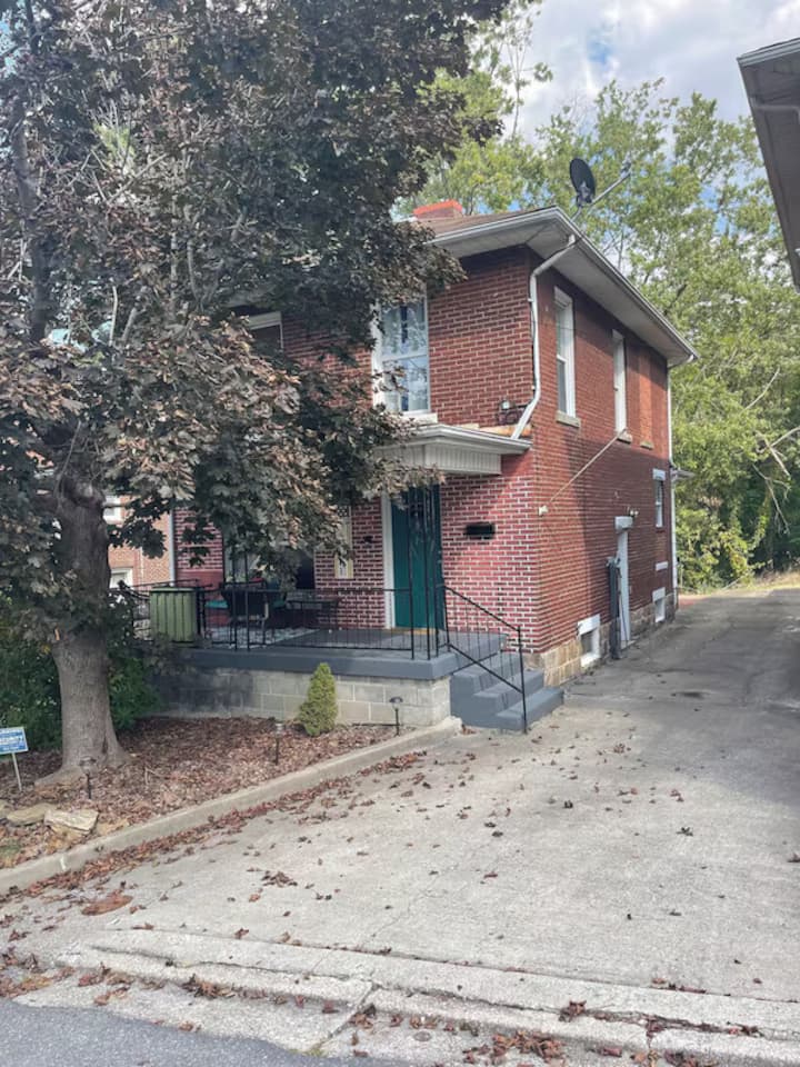 100ft From Wvutech | 2 Br House | Tesla Charger - Beckley, WV