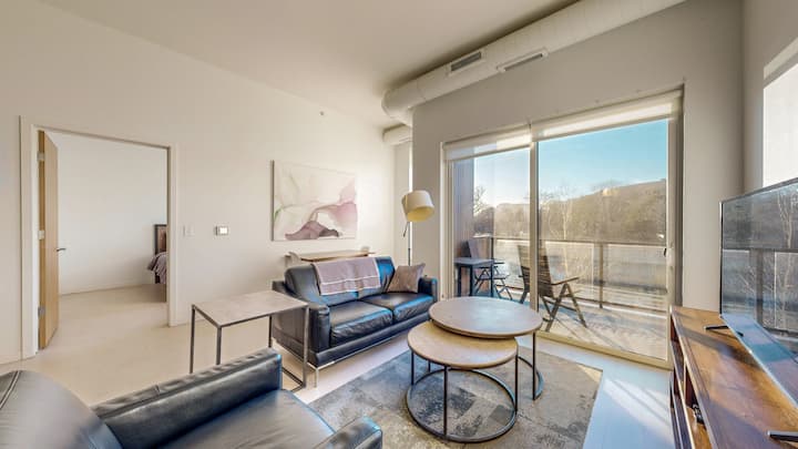 Peaceful Riverside 2bed/2bath W/balcony Near Mayo - United States