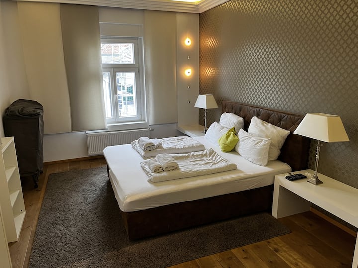 Deluxe Apartment By Helvetia Suites - Düsseldorf