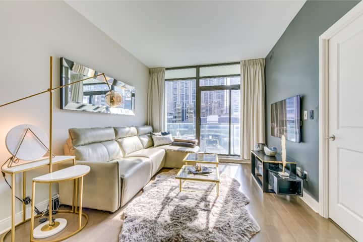 Luxury Yorkville Suite Steps To Designer Shops - Ontario