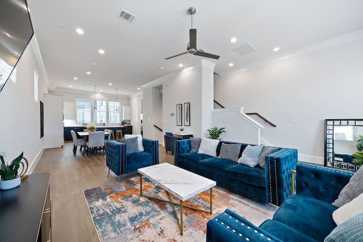 Luxury Dt Condo (Game Lounge!) - Houston, TX