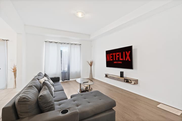 New 4br House | Close To The Falls | Sleeps 8! - Niagara Falls