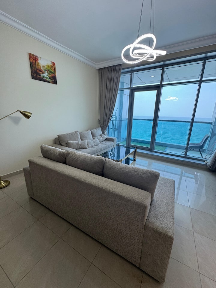 Epic Sea Views Apartment And Cozy Luxury Stay - Sharjah