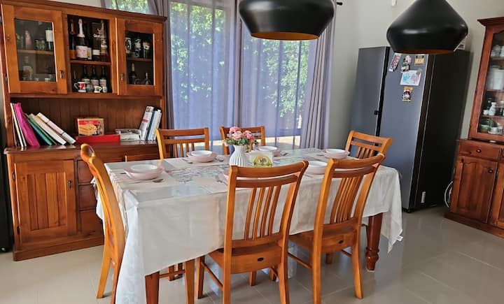 Immaculate Comfy King Bed With Wir/pool/gym - Little River, Australia