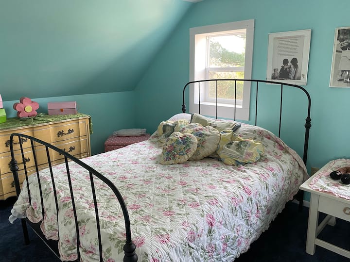 Upper Level Luxury Farmhouse - Taylors Falls, MN