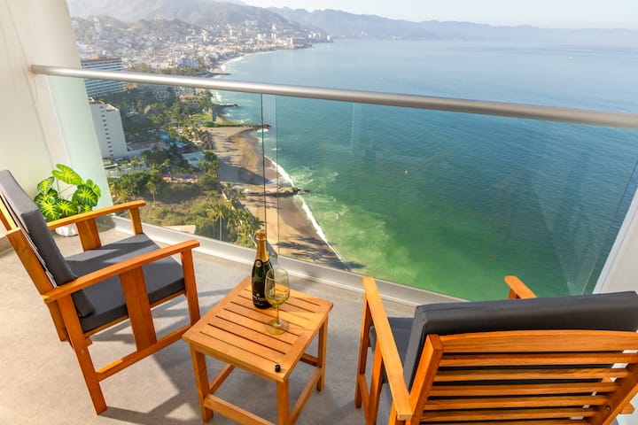 Lovely 1-bedroom 25th Floor Beachfront Condo - Puerto Vallarta