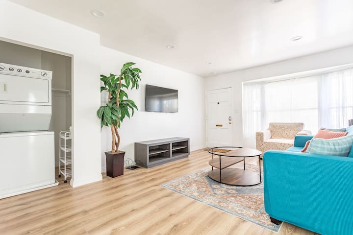 Comfy 2 Bed + 1 Bath Unit - Culver City, CA