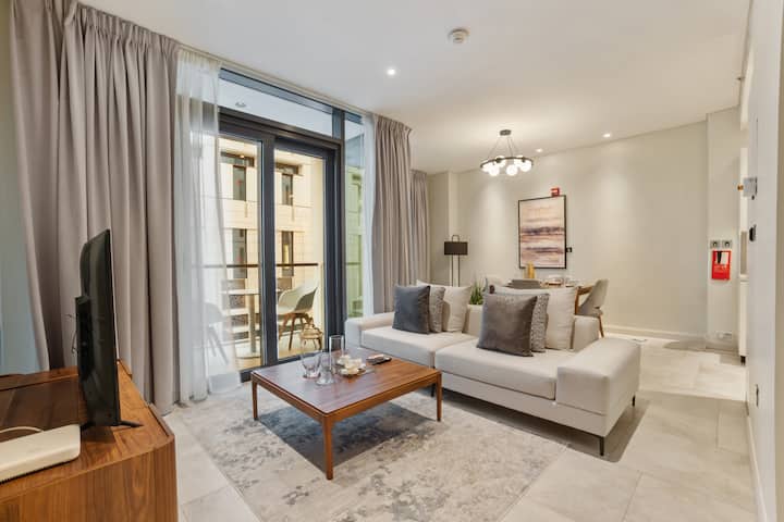 Modern & Cozy City Escape - Qatar