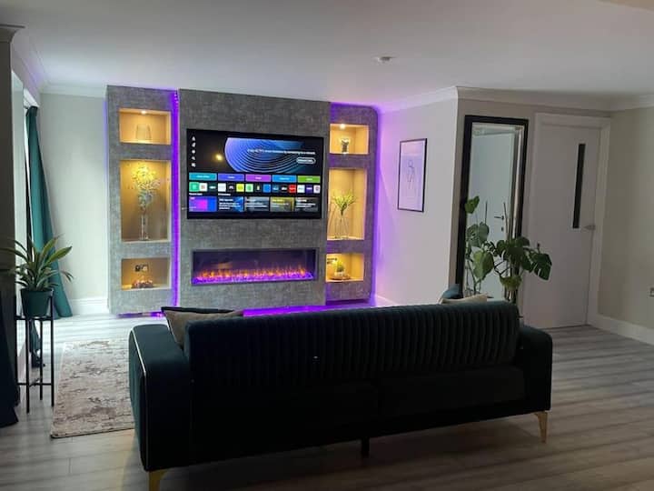 The Exclusive Jacuzzi Apartment Balcony, Parking - Birmingham