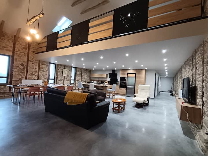 Grange Rénovée En Gîte 10 Pers. - Cantal