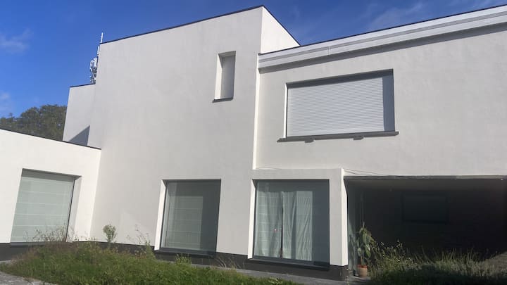 Prestige House - Menin