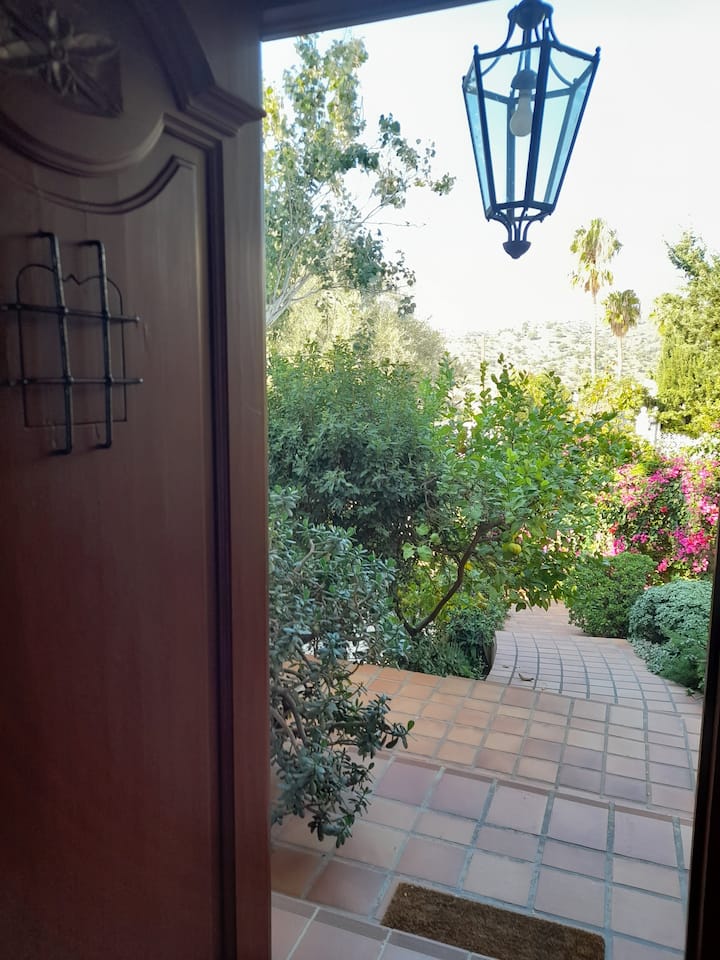 Luminosa Y Tranquila Con Vistas Y Baño Privado - Rincón de la Victoria