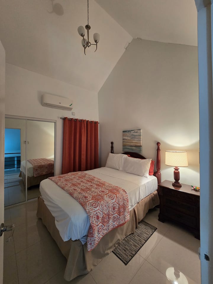 Serene Stylish Penthouse @Bromptons New Kingston - Kingston