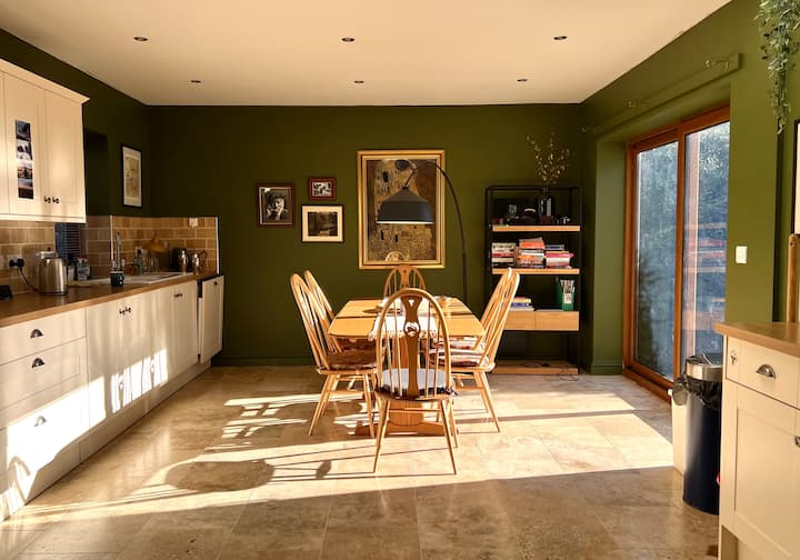 Beautifully Styled Bungalow Within Alton Village - Alton