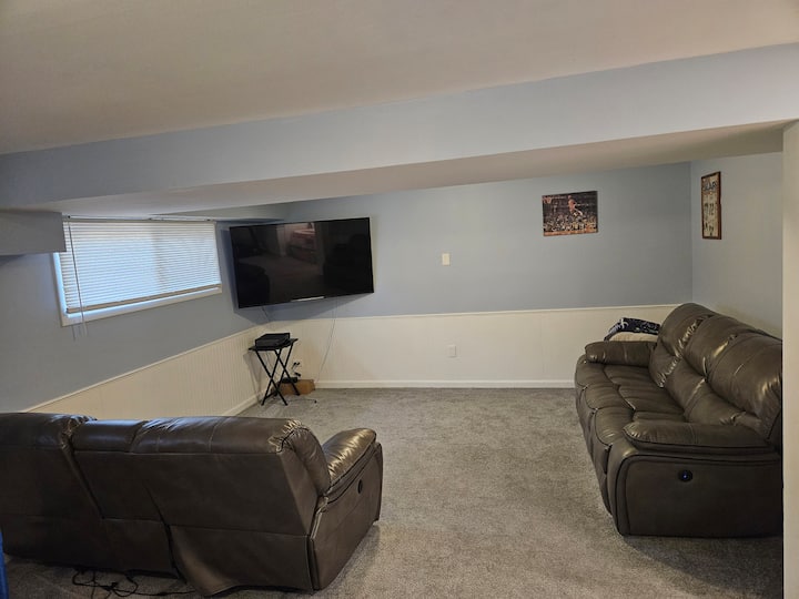Room And Basement In Homewood - Homewood, IL