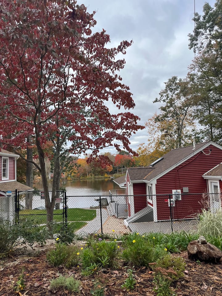 Cute Lakehouse W/ Guesthouse - Old Lyme, CT