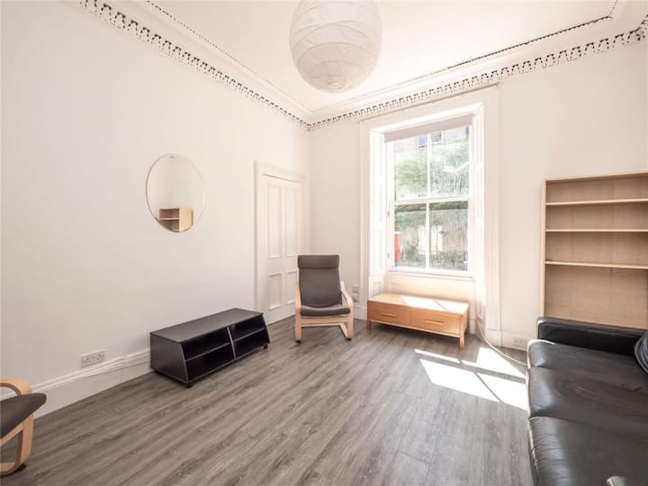 Spacious City Center Main Door Flat - Edimburgo
