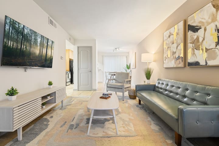 Cozy 2br Apt | Free Parking | Near Downtown Austin - Austin, TX