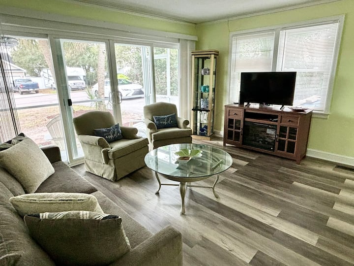 Ocean Breeze Cottage Pet Friendly - Myrtle Beach, SC