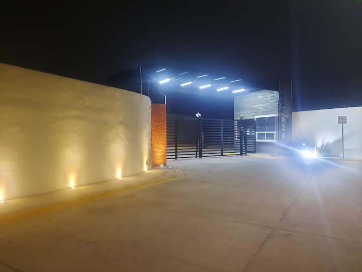 Casa Con 4 Habitaciones Dobles. - San Luis Potosí