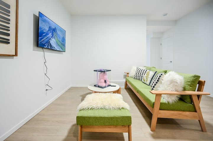 *Beautiful 2-bdrms Legal Basement Suite*sleep 4! - Edmonton