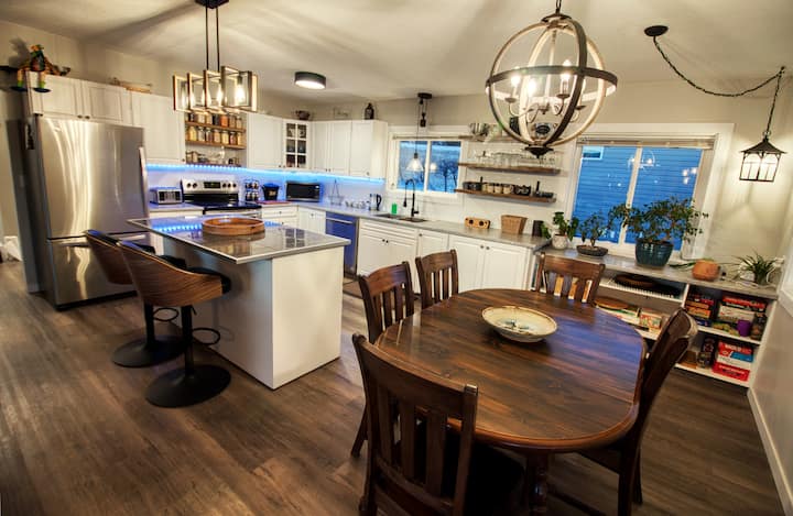 Town And Country Farmhouse B & B - Vernon, BC, Canada