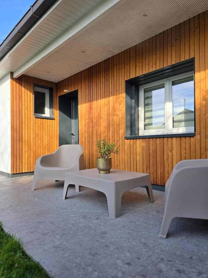 Charmante Petite Maison Avec Terrasse Et Jardin - Épône