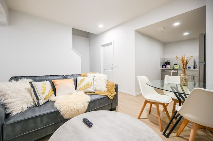 *Good Vibes Only!*chappelle 2bdrms Legal Basement - Edmonton, Canada