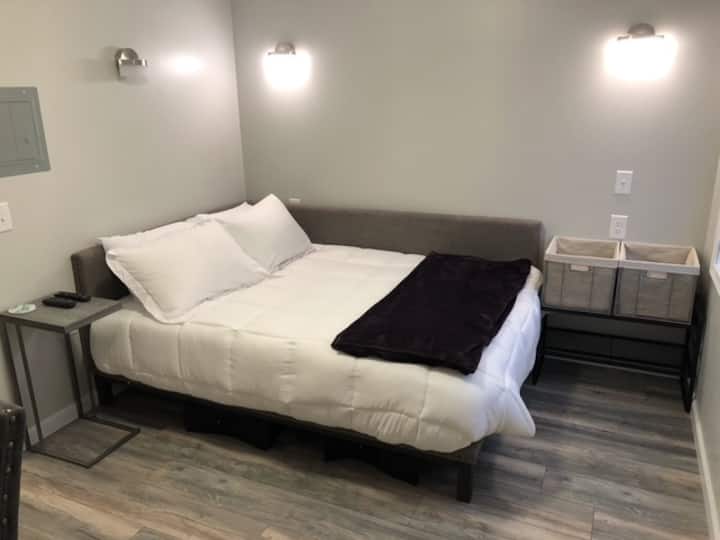 All-inclusive Studio Apartment-unit 6 - Hamilton, NY